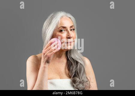 woman with towel cleans skin with sponge health problems hygiene Stock ...