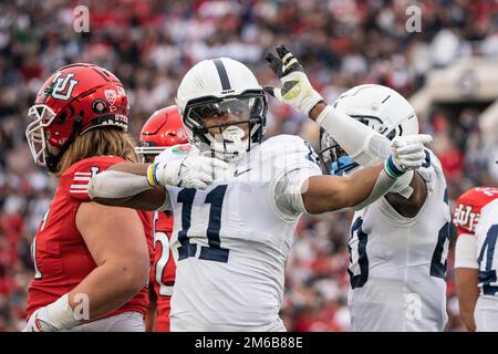 Penn State linebacker Abdul Carter returns an interception of Illinois ...