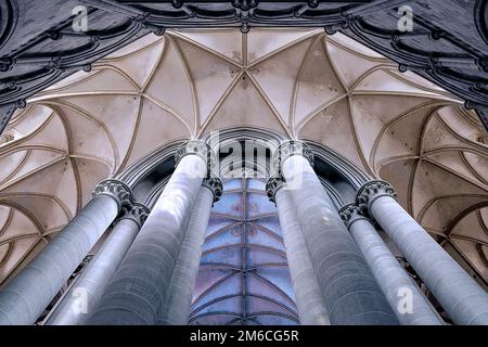 Kathedrale Notre-Dame de Coutances, Normandie, Frankreich | Cathedral ...