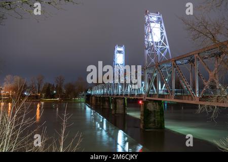 Lighted Pedestrian Bridge Crossing Willamette River Riverfront Park ...