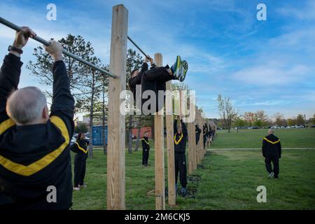 FORT BELVOIR, VA (April 23, 2022) - U.S. Army Reserve Soldiers with the ...