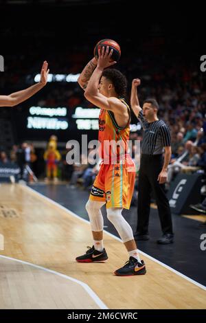 Valencia, Spain. 03rd Jan, 2023. Jared Harper of Valencia basket (L ...