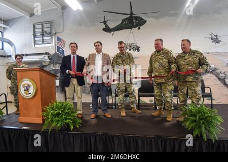 U.S. Army Soldiers with the 351st Aviation Support Battalion and A Co ...