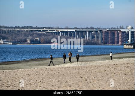 ZAPORIZHZHIA, UKRAINE - JANUARY 3, 2023 - People walk along the edge of ...