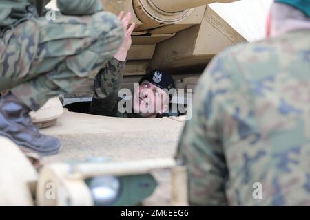 A Soldier assigned to the 34th Division Sustainment Brigade, Illinois ...