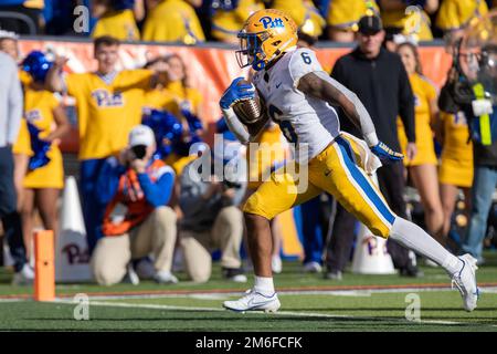 Pittsburgh running back Rodney Hammond Jr. (6) leads a cheer after his ...