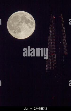 A superman rises over the tip of the Shard skyscraper Stock Photo - Alamy