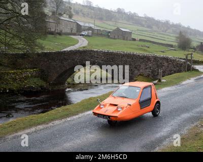 1972 Bond Bug three wheel car Stock Photo - Alamy