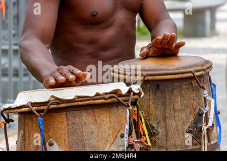 Musicians playing traditional percussion instruments, Bab al Yaman ...
