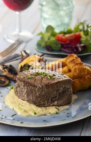 Grilled steaks and vegetables on blue plate. 6th Oct, 2016. © Igor ...