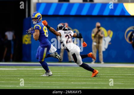 Los Angeles Rams tight end Tyler Higbee warms up prior to an NFL ...