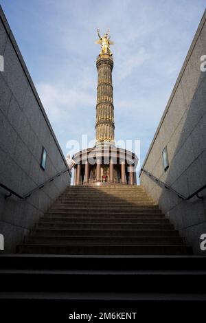 Berlin, Germany victory monumental columns Stock Photo - Alamy