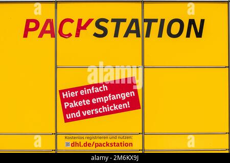 Packing station of the company DHL Stock Photo - Alamy