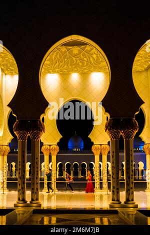 Shakezy Cayd Grand Mosque (United Arab Emirates Stock Photo - Alamy