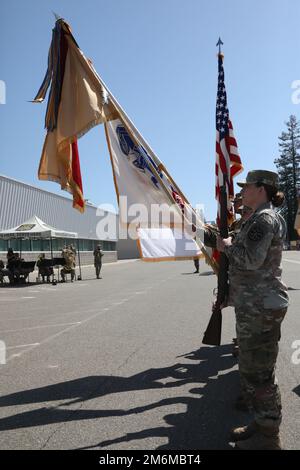 The color guard for the 115th Regional Support Group stands in ...