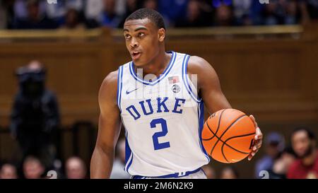 Duke's Jaylen Blakes (2) handles the ball during an NCAA college ...