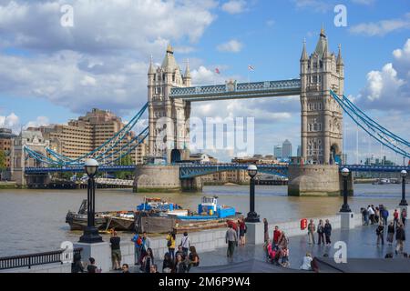 Tower Bridge spanning the River Thames, London, United Kingdom Stock ...