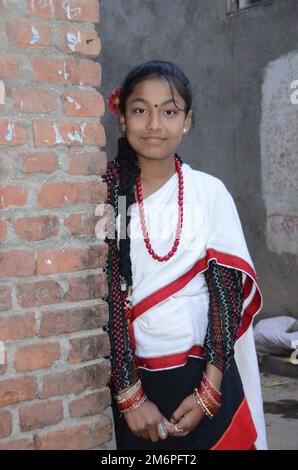 Faces of Nepal: Young Girl with Tika (Red forehead dot Stock Photo - Alamy