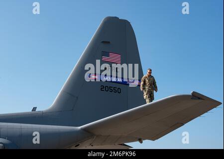 Members of the 94th Maintenance Squadron and 94th Aircraft Maintenance ...