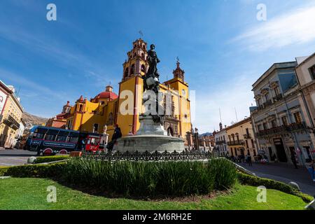 Monumento a La Paz before the Basilica Colegiata de Nuestra Senora ...