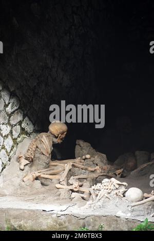 Replica skeletons,Herculaneum, Italy Stock Photo - Alamy