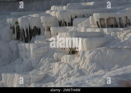 White terraced baths of Pamukkale thermal springs, Turkey Stock Photo ...