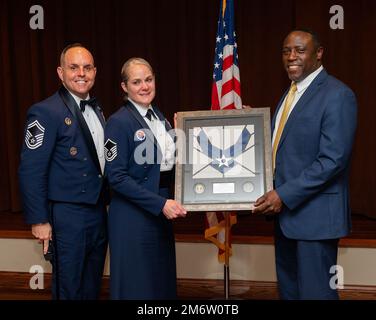 Command Master Chief presents plaque to Master Chief Petty Officer of ...