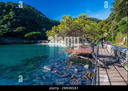 Beautiful natural view of the Bay of Paraggi in Santa Margherita Ligure ...