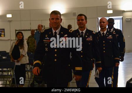 Maj. Gen. Jeffery Broadwater (left), deputy commanding general, V Corps ...