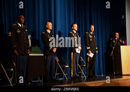 Maj. Gen. Jeffery Broadwater (left), deputy commanding general, V Corps ...