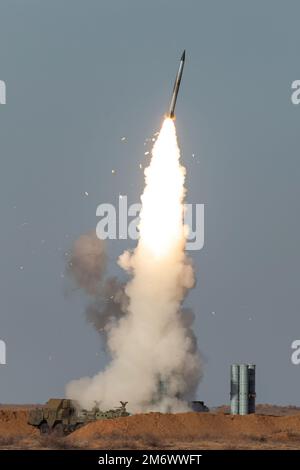 Launch of a military anti-aircraft missile Stock Photo - Alamy