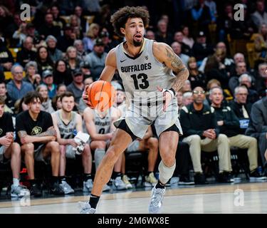 Colorado guard J'Vonne Hadley (1) and Oregon guard Kario Oquendo (0) in ...