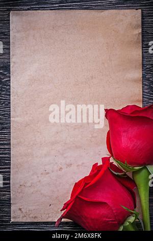 Vintage clean paper red bloomed roses wrapped gift box Stock Photo - Alamy