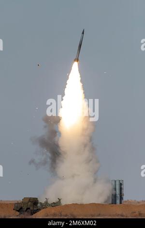 Launch of a military anti-aircraft missile Stock Photo - Alamy