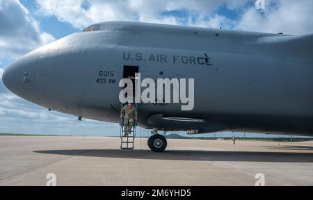 U.S. Army Colonel Bryan Logan, 502d Air Base Wing Vice Commander, and U ...