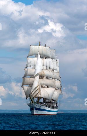 Russian tall ship Mir, Torbay race start, 2005 Stock Photo - Alamy