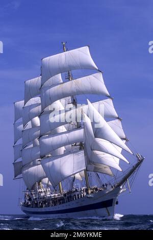 Russian tall ship Mir, Torbay race start, 2005 Stock Photo - Alamy