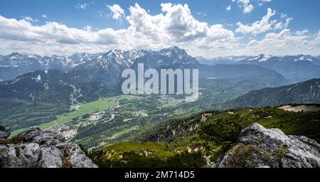 Mountain panorama, summit of the Kramerspitz, Zugspitze in the back ...