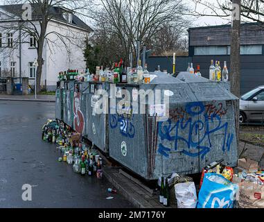 Overfilled containers for white glass and green glass, Berlin, Germany ...