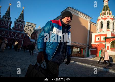 Moscow, Russia. 6th of January, 2023. People walk on Red Square in the ...