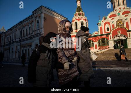Moscow, Russia. 6th of January, 2023. People walk on Red Square in the ...