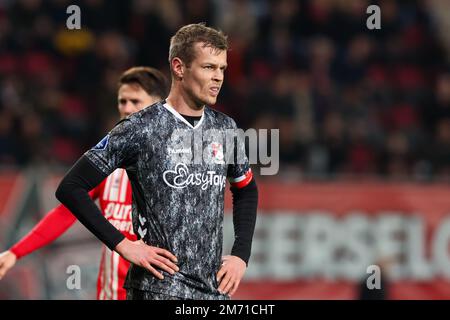 ENSCHEDE - (l-r) Jeroen Veldmate of FC Emmen, Ricky van Wolfswinkel of ...