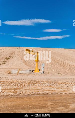 Inverted L-shaped jib crane structures for lifting heavy concrete ...