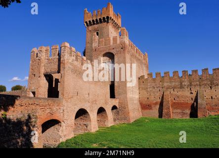 The medieval walls of Montagnana, in Padua province, Veneto, Italy ...
