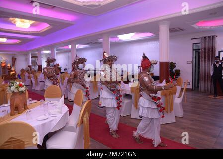 Sri Lanka Traditional Welcome Dance Stock Photo - Alamy
