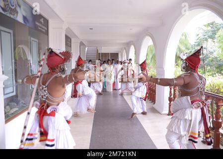 Sri Lanka Traditional Welcome Dance Stock Photo - Alamy