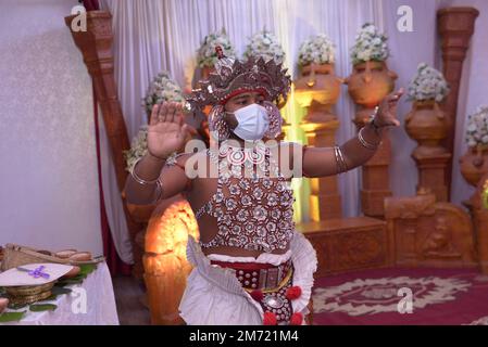 Sri Lanka Traditional Welcome Dance Stock Photo - Alamy