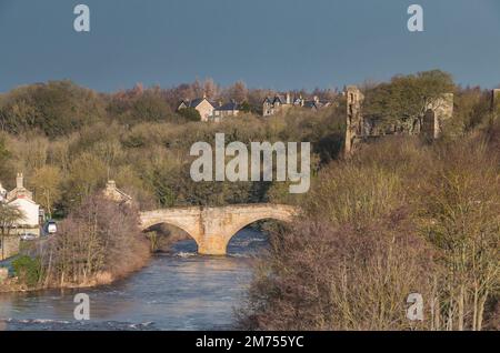 The County Bridge and castle ruins, Barnard Castle, Teesdale Stock ...