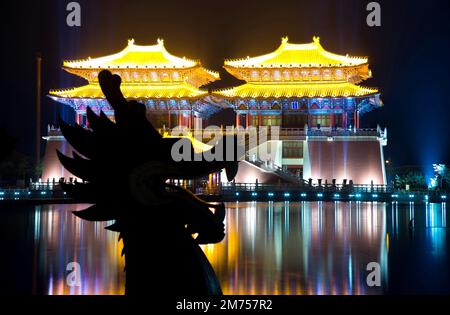 Qingming Riverside Landscape Garden in Kaifeng city Stock Photo - Alamy