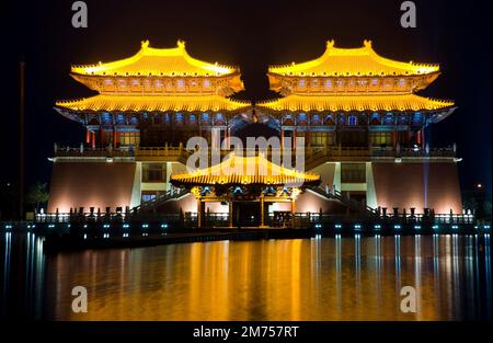 Qingming Riverside Landscape Garden in Kaifeng city Stock Photo - Alamy